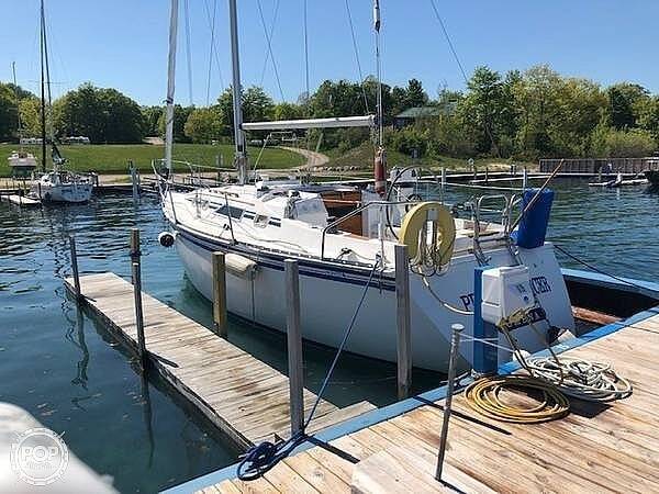 1985 Hunter 31 Sail Boats, Sloop Sail Boats For Sale in Omena, Michigan