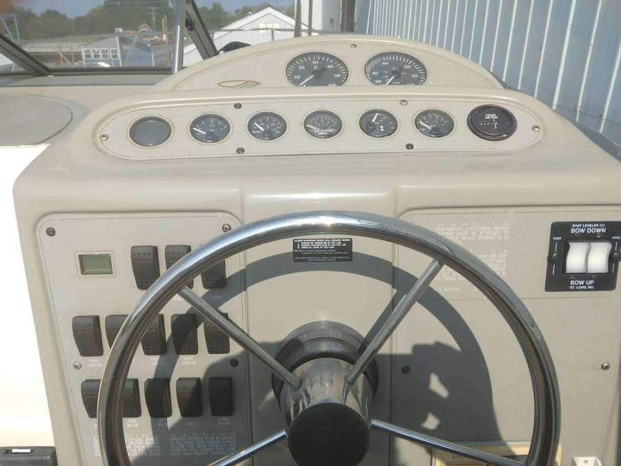 1997 Maxum 2400 SCR Power Boats, Express Cruisers For Sale in Hampton ...