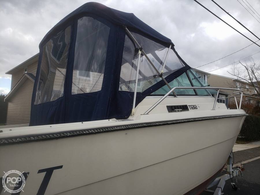 1983 Pursuit Tiara 2500 Power Boats, Walkaround Boats For Sale in ...