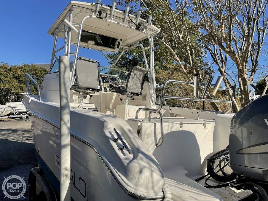 2005 Robalo 235 WA Power Boats, Walkaround Boats For Sale in Hampton ...