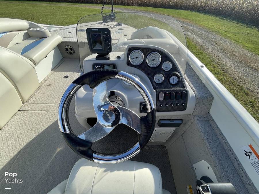 2014 Lowe SD224 Power Boats, Deck Boats For Sale in Gregory, Michigan